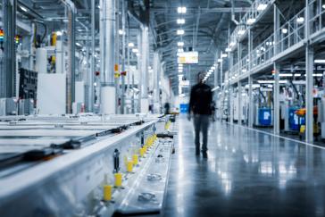 Mercedes-Benz EV ramp-up: new battery plant sets stage for EQS SUV ...
