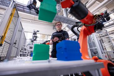 Mercedes-Benz accelerates the transformation of its production network ...
