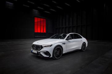 Performance and efficiency in a new combination: the Mercedes-AMG E 53 ...