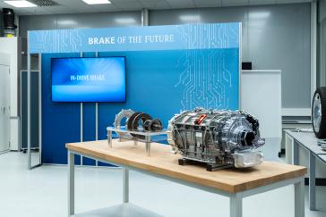 Pioneering innovations for the car of the future: Mercedes-Benz ...