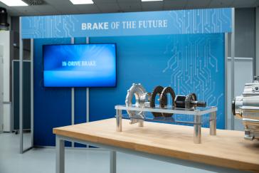 Pioneering innovations for the car of the future: Mercedes-Benz ...